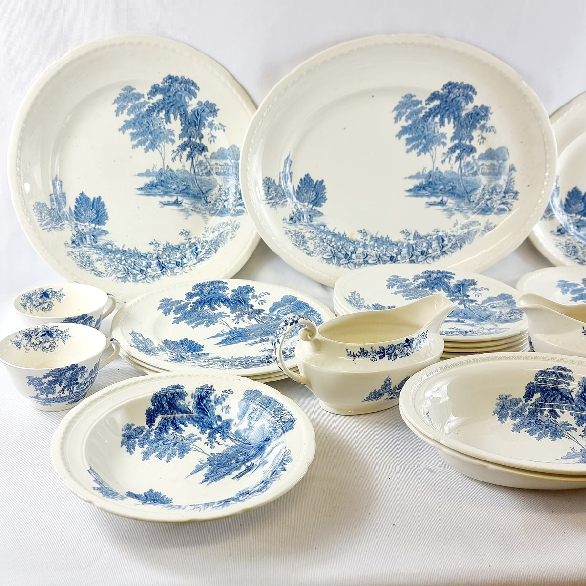 28 Piece Vintage Dinner Service Swinnertons Staffordshire England, The